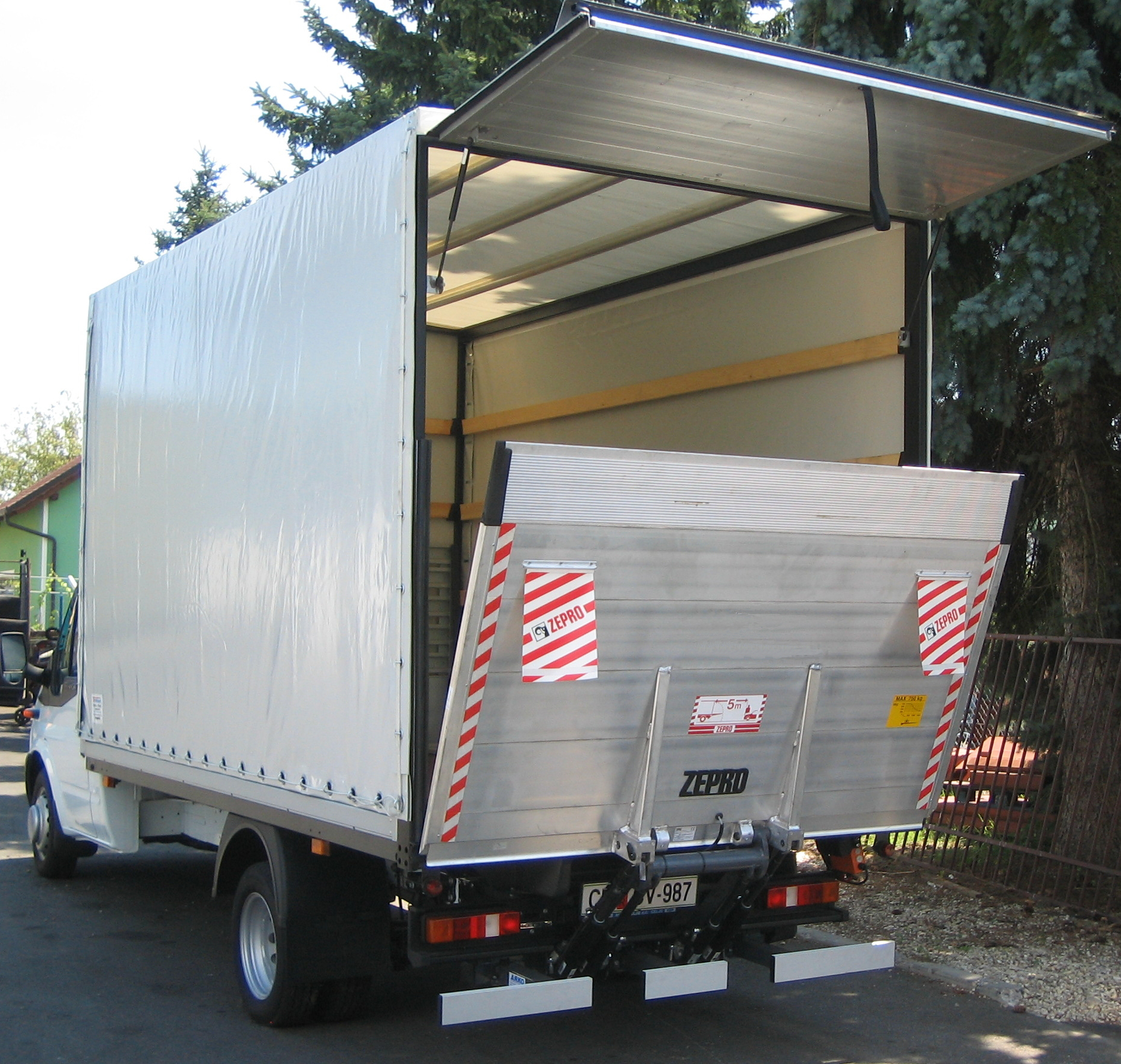 ZEPRO | Tail Lifts | Hiab