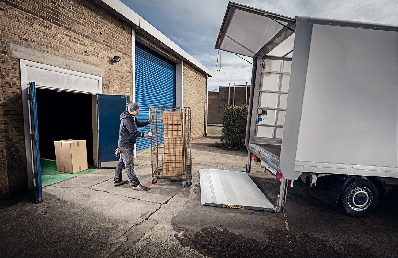 DEL | Tail Lifts | Hiab