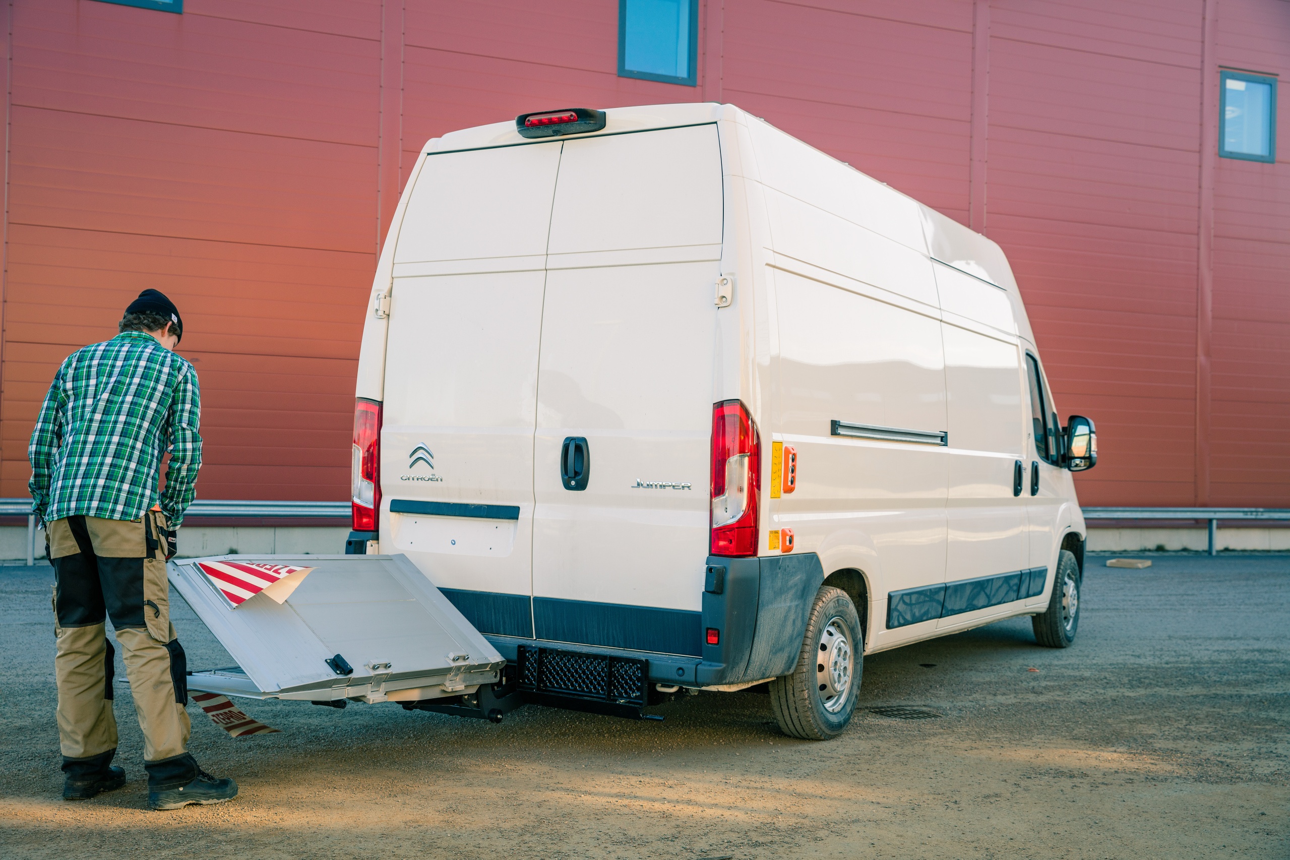 ZEPRO ZHZ 500 | Tail Lifts | Hiab