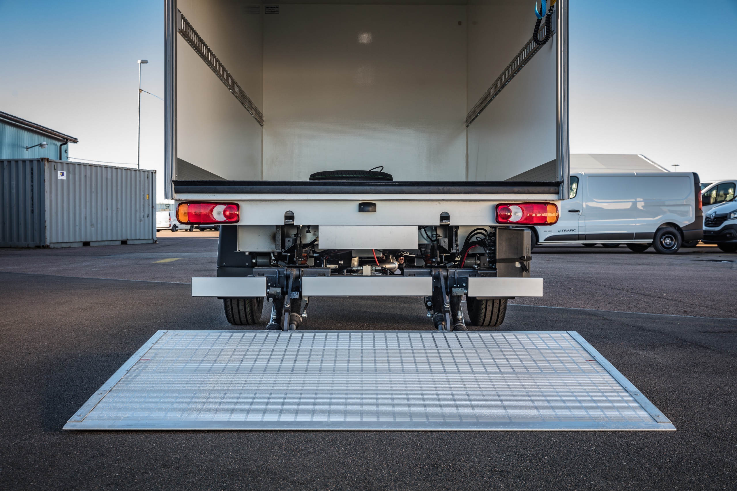 ZEPRO Z 45/75 | Tail Lifts | Hiab