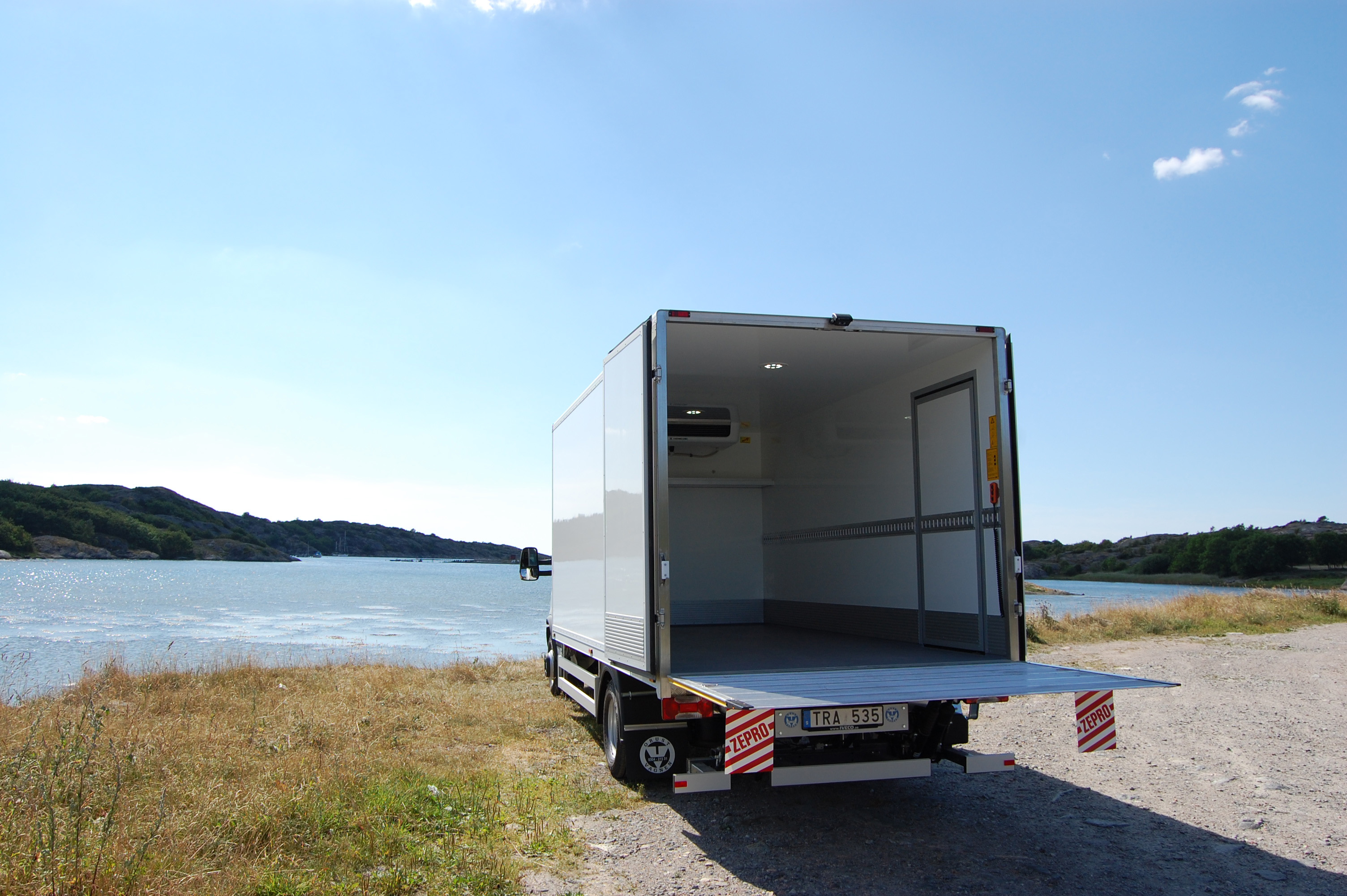 ZEPRO Z 100 | Tail Lifts | Hiab