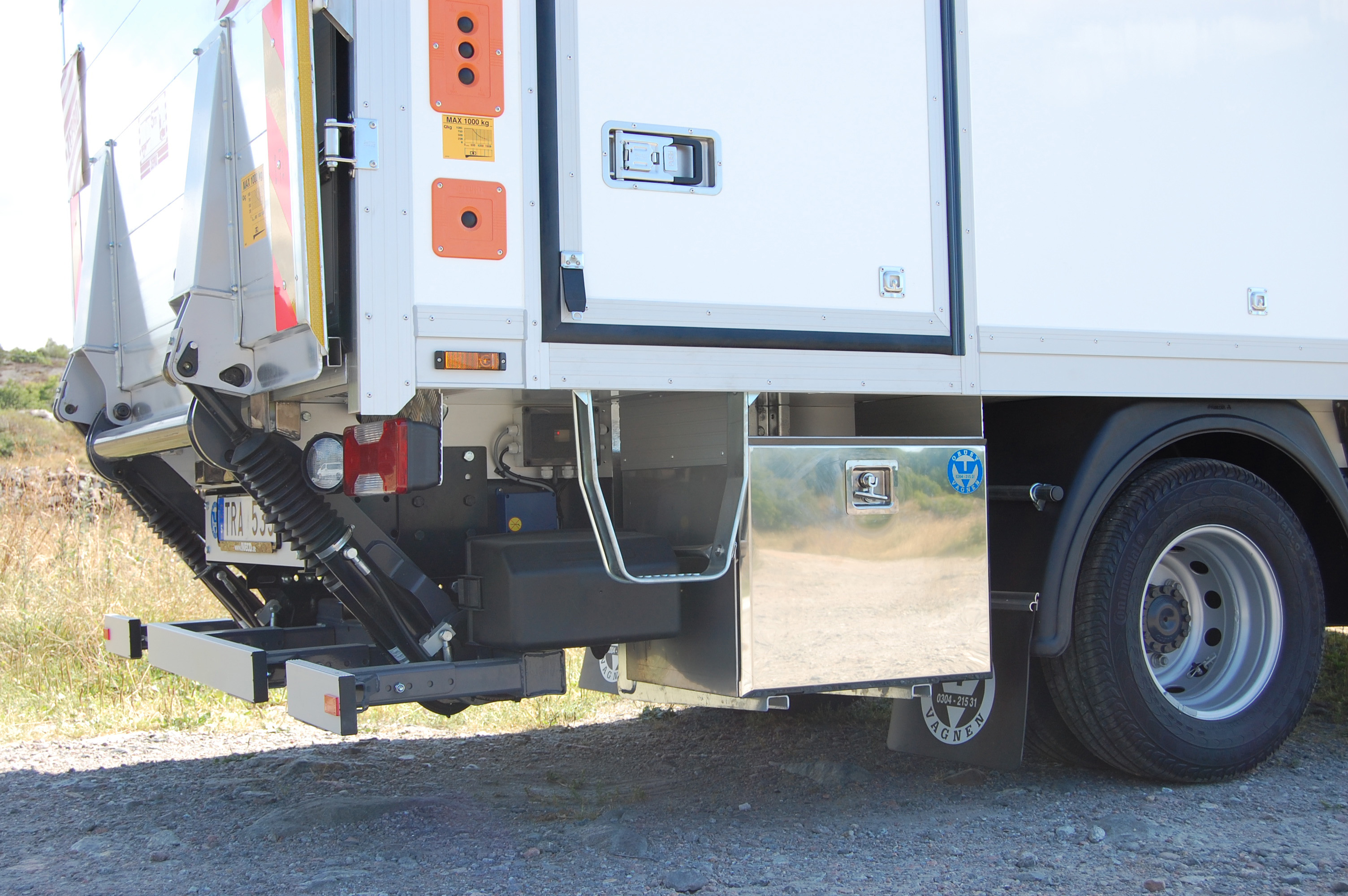 ZEPRO Z 100 | Tail Lifts | Hiab