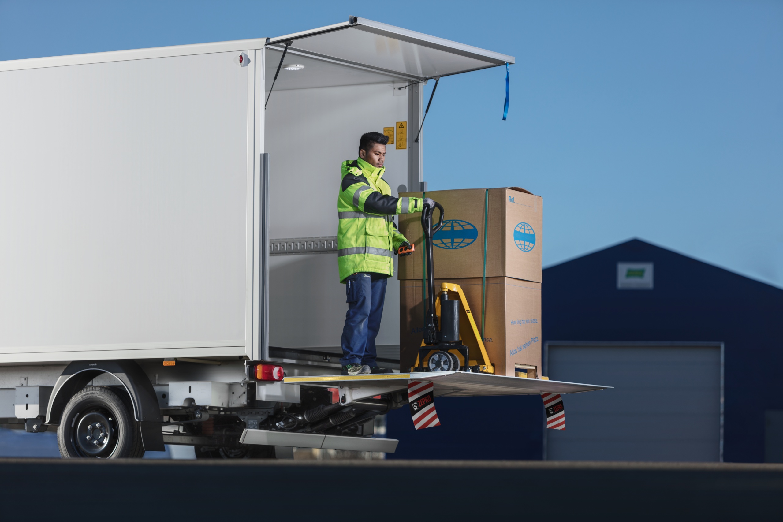 ZEPRO | Tail Lifts | Hiab