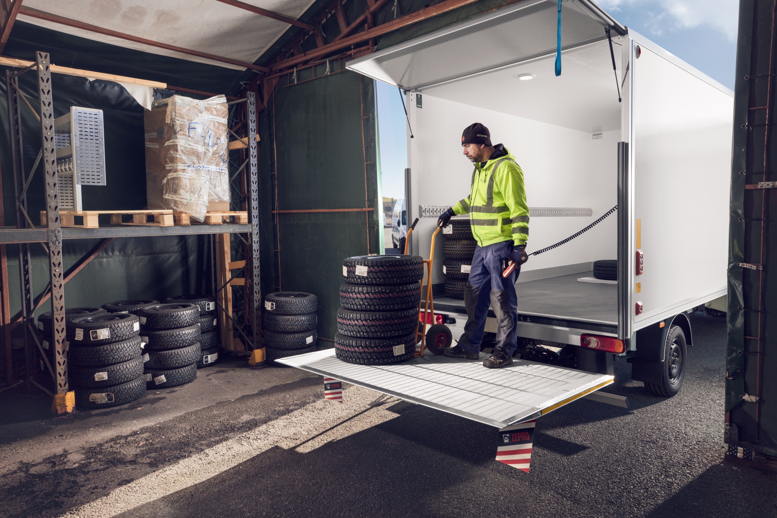 ZEPRO Z3N | Tail Lifts | Hiab